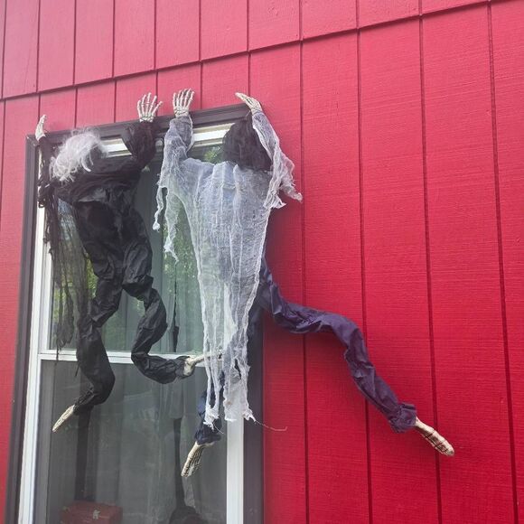 No Brand | Holiday | 2 Climbing 5 Reapers To Climb On The Outside Of ...